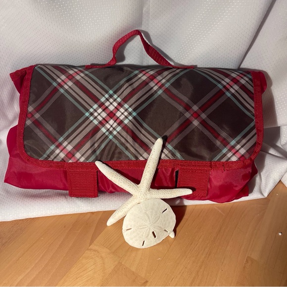 thirty-one | Bedding | Thirty One Plaid Stadium Blanket W Handle | Poshmark